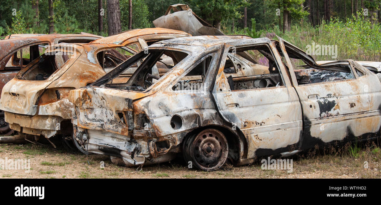 Rusty broken cars hi-res stock photography and images - Alamy
