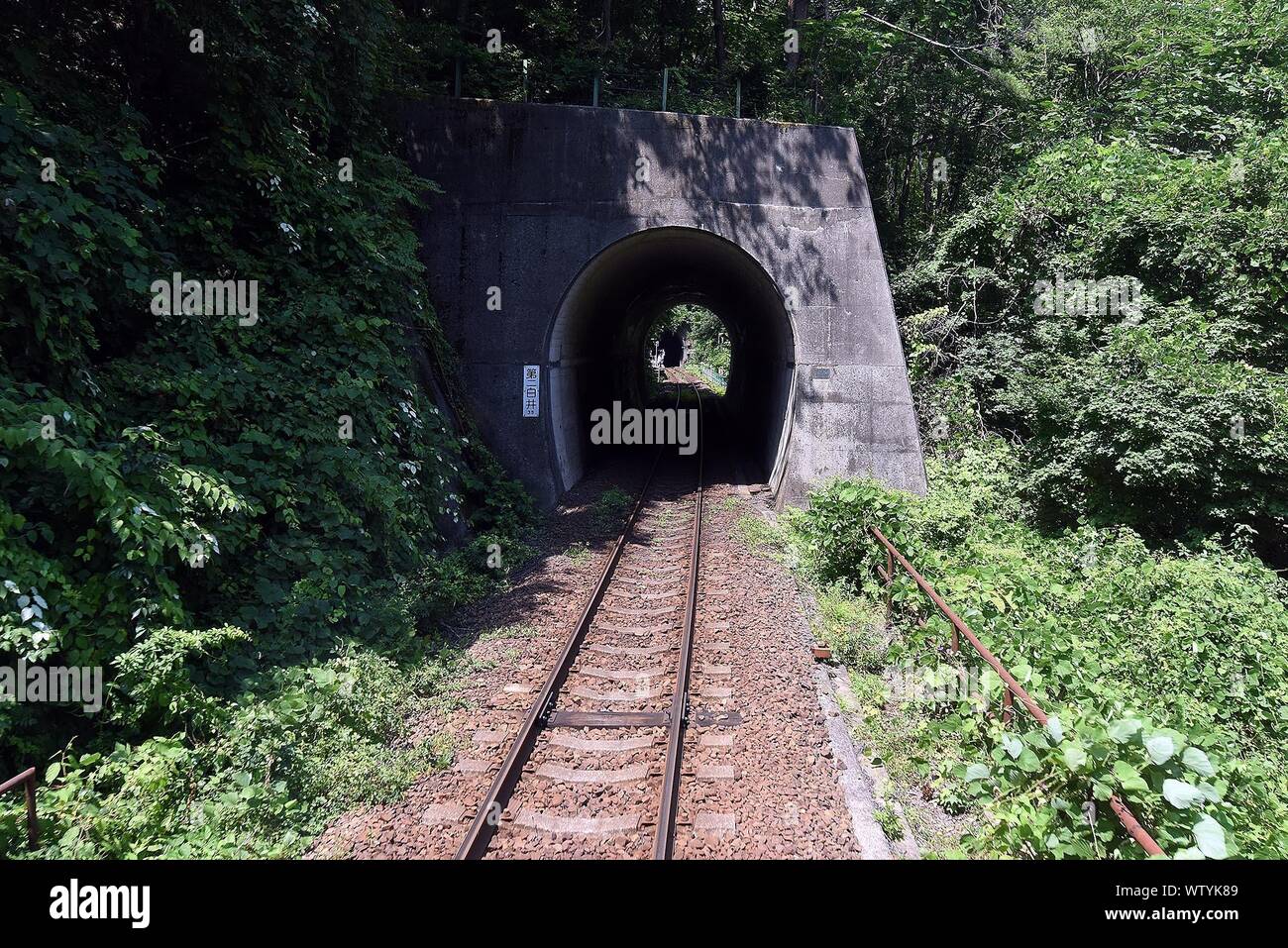 Long straight railroad hi-res stock photography and images - Alamy