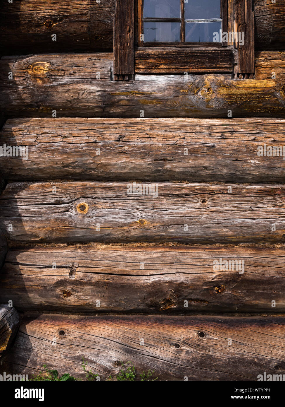 Elements of an old rustic house made of wooden logs Stock Photo - Alamy