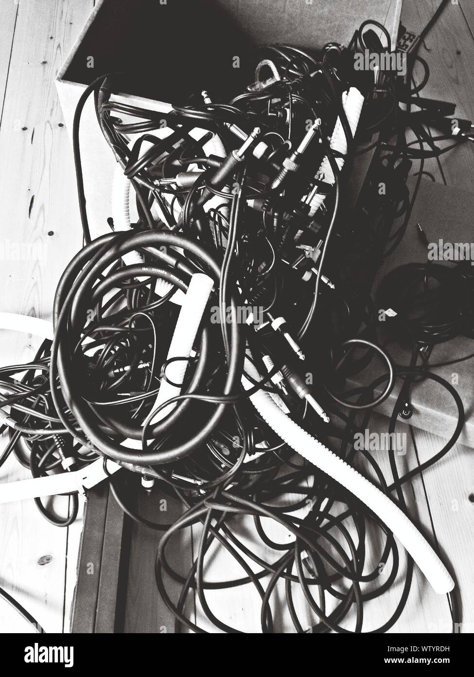 Connection tangled hi-res stock photography and images - Alamy