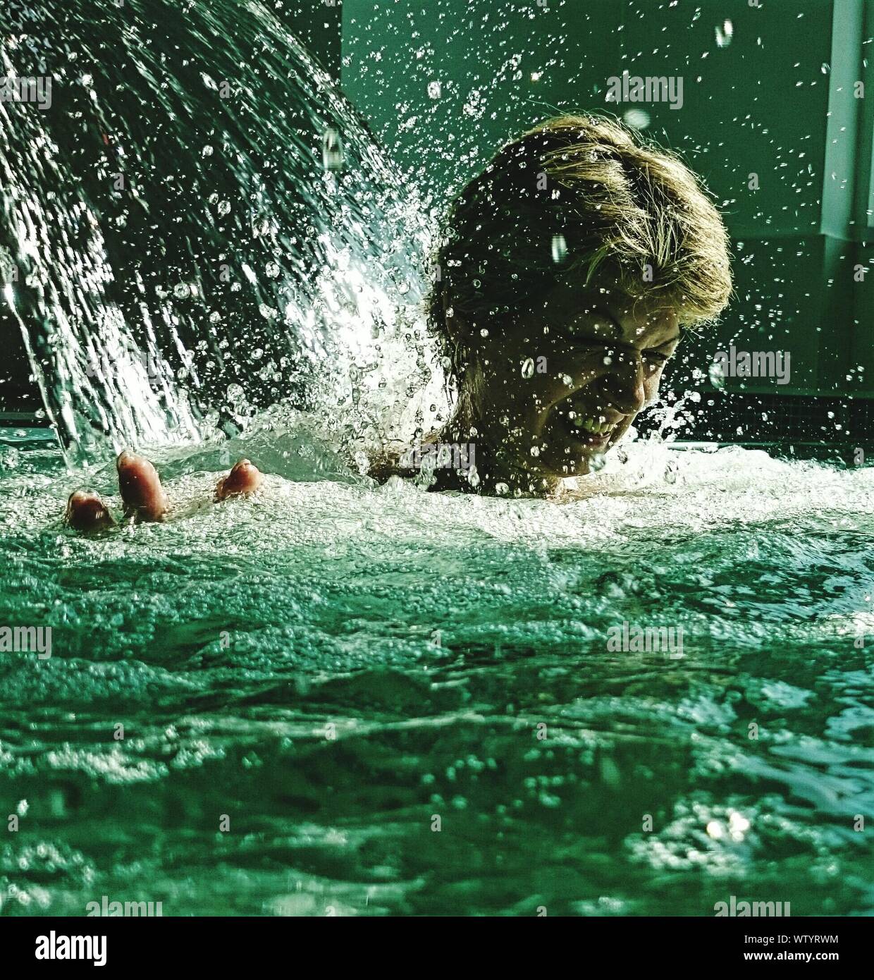 Splashing water waves hi-res stock photography and images - Alamy