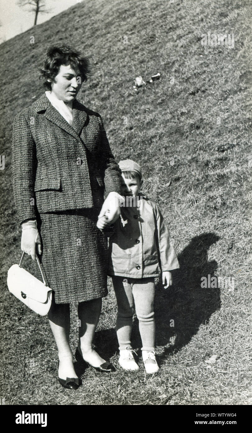 1950 family hi-res stock photography and images - Alamy