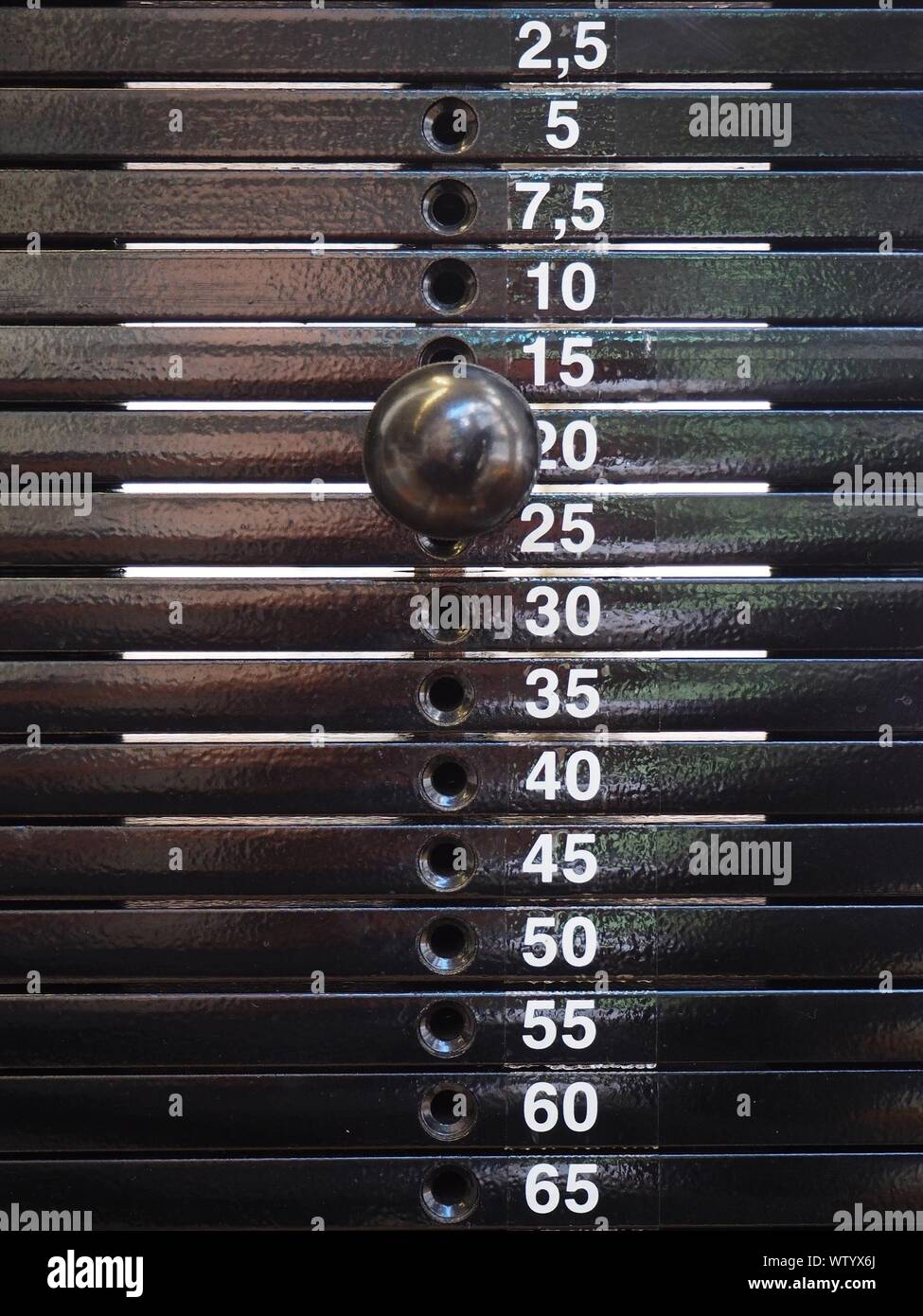 Machine weights hi-res stock photography and images - Alamy