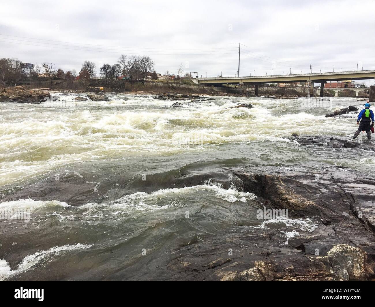 Under flowing water hi-res stock photography and images - Alamy