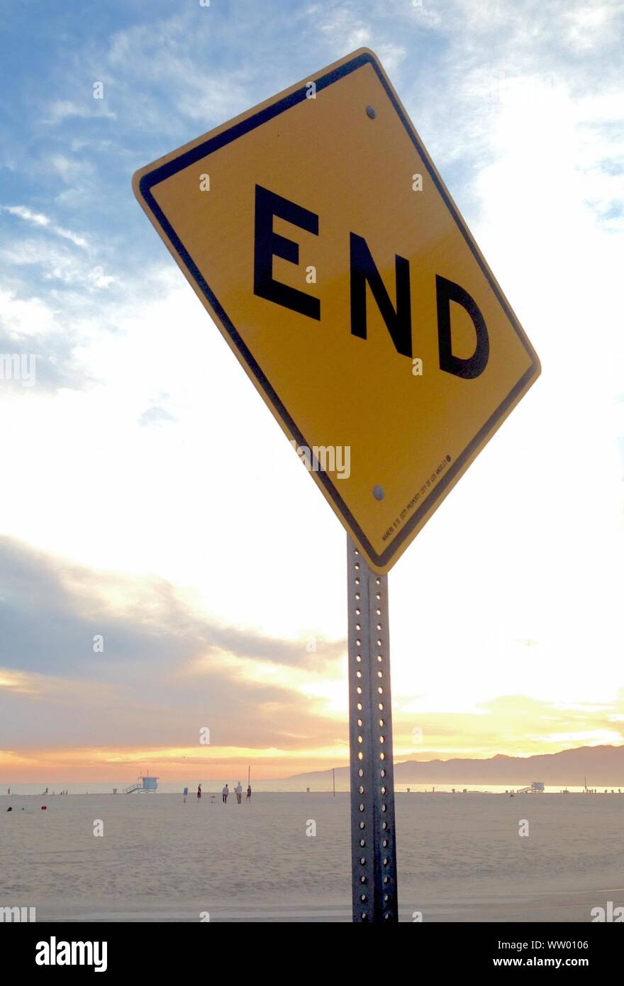 Black sand beach sign hi-res stock photography and images - Alamy