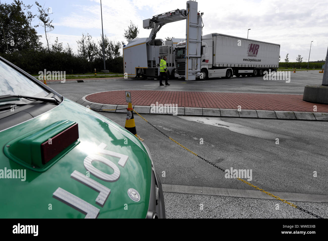 Lorry check customs hi-res stock photography and images - Alamy