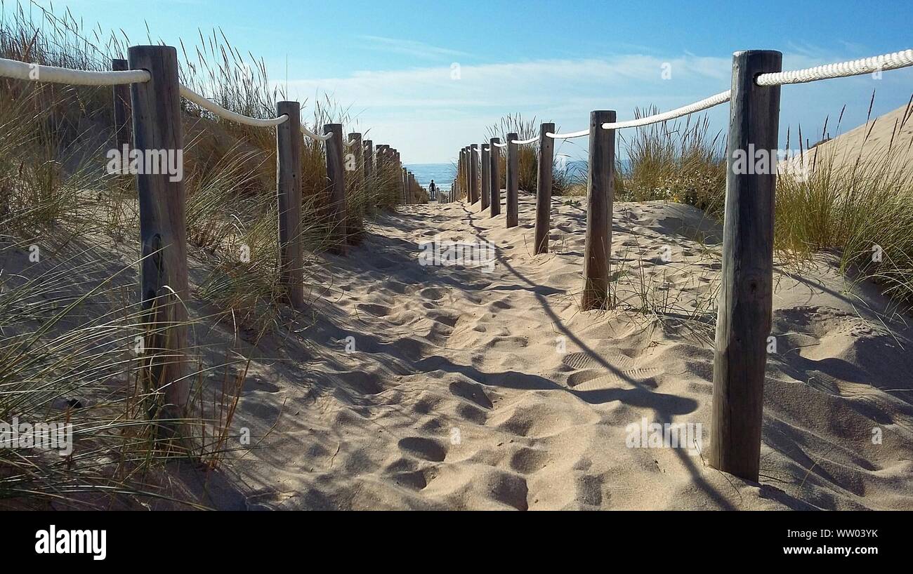 Pathway beach hi-res stock photography and images - Alamy