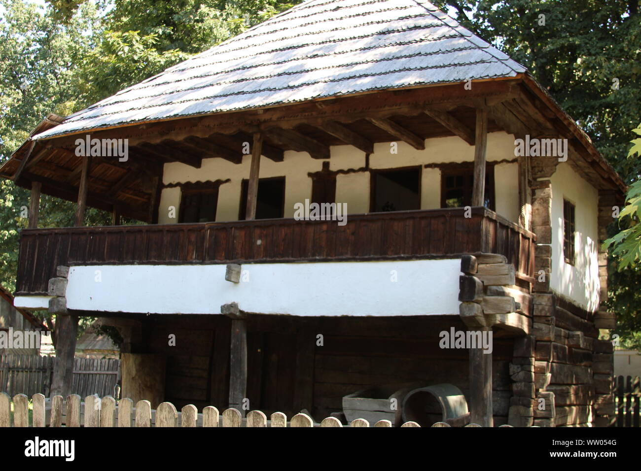 Traditional Romanian houses Stock Photo - Alamy