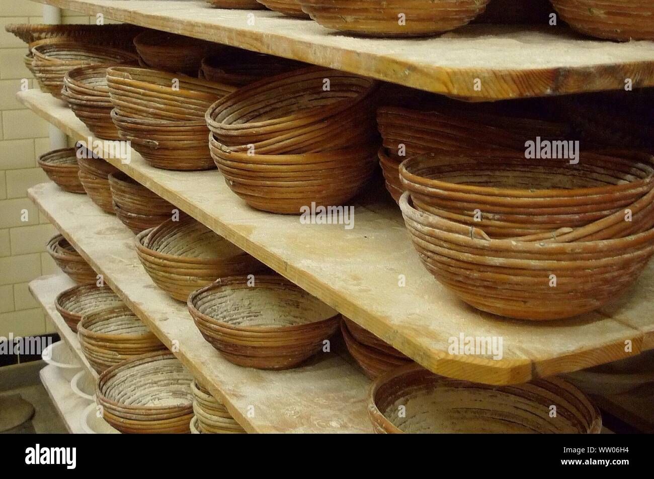 Bakery shelves empty hi-res stock photography and images - Alamy
