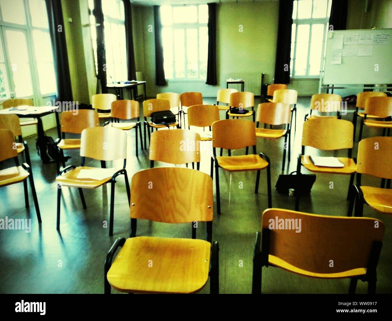 Empty high school classroom hi-res stock photography and images - Alamy