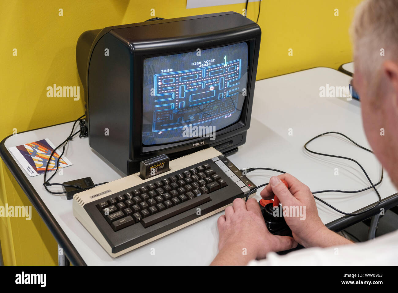 Video game old pacman hi-res stock photography and images - Alamy