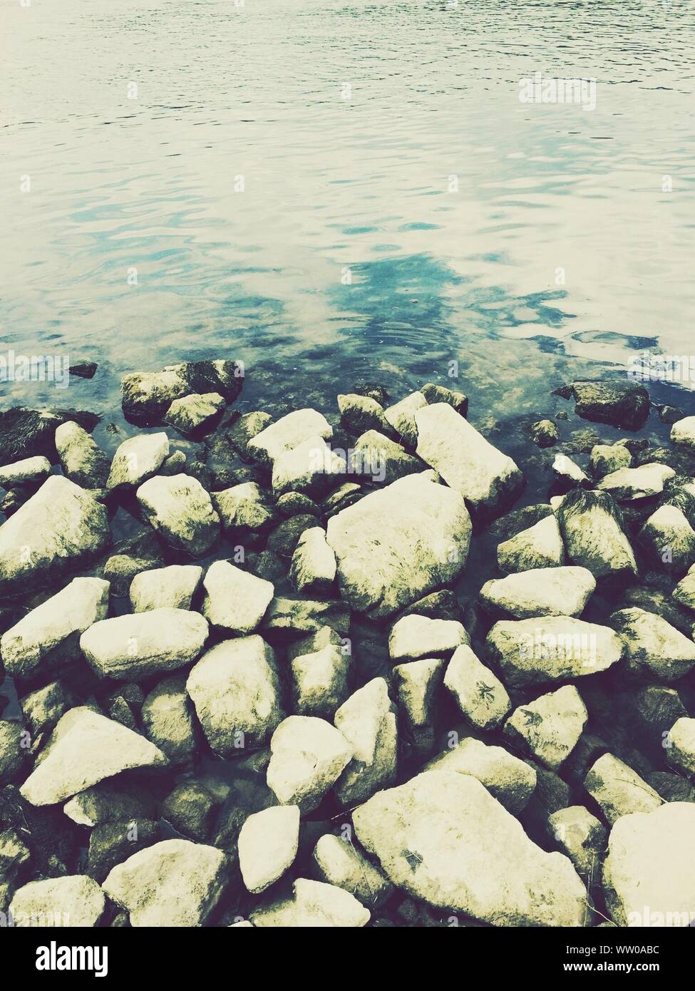 Stones and water hi-res stock photography and images - Alamy