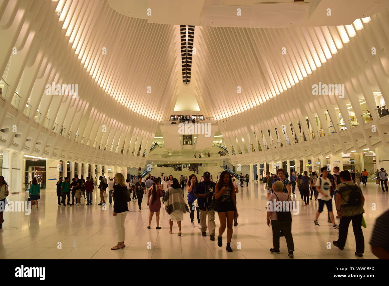 Oculus Mall, Manhattan Stock Photo - Alamy