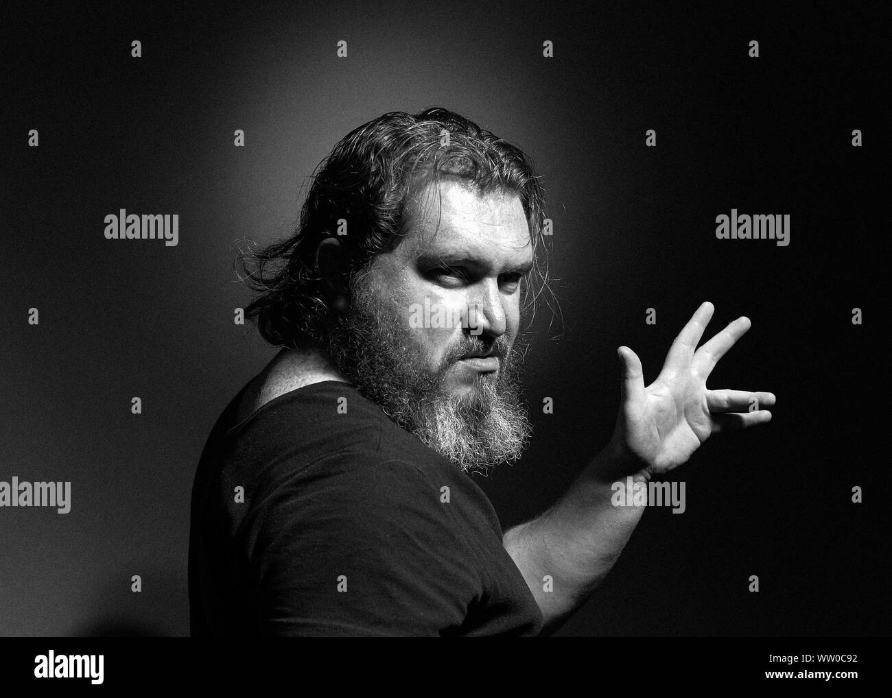 Over shoulder view young man hi-res stock photography and images - Alamy