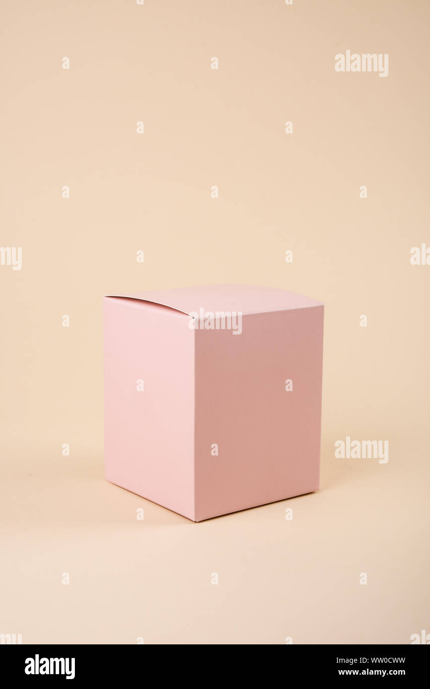 Empty space pink box mock-up, closed present box studio shot Stock ...