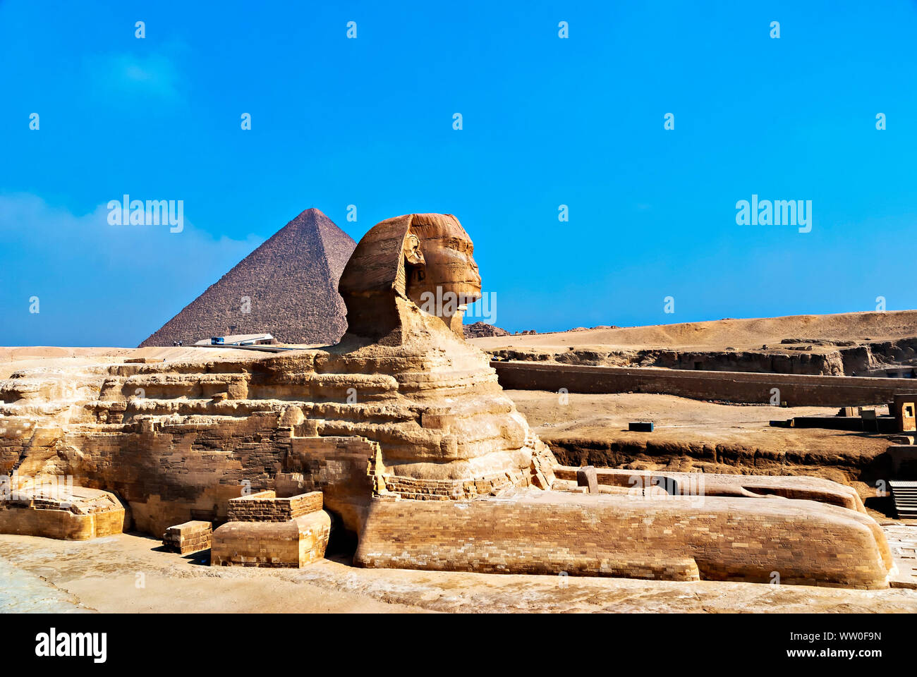 Side sky sphinx hi-res stock photography and images - Alamy