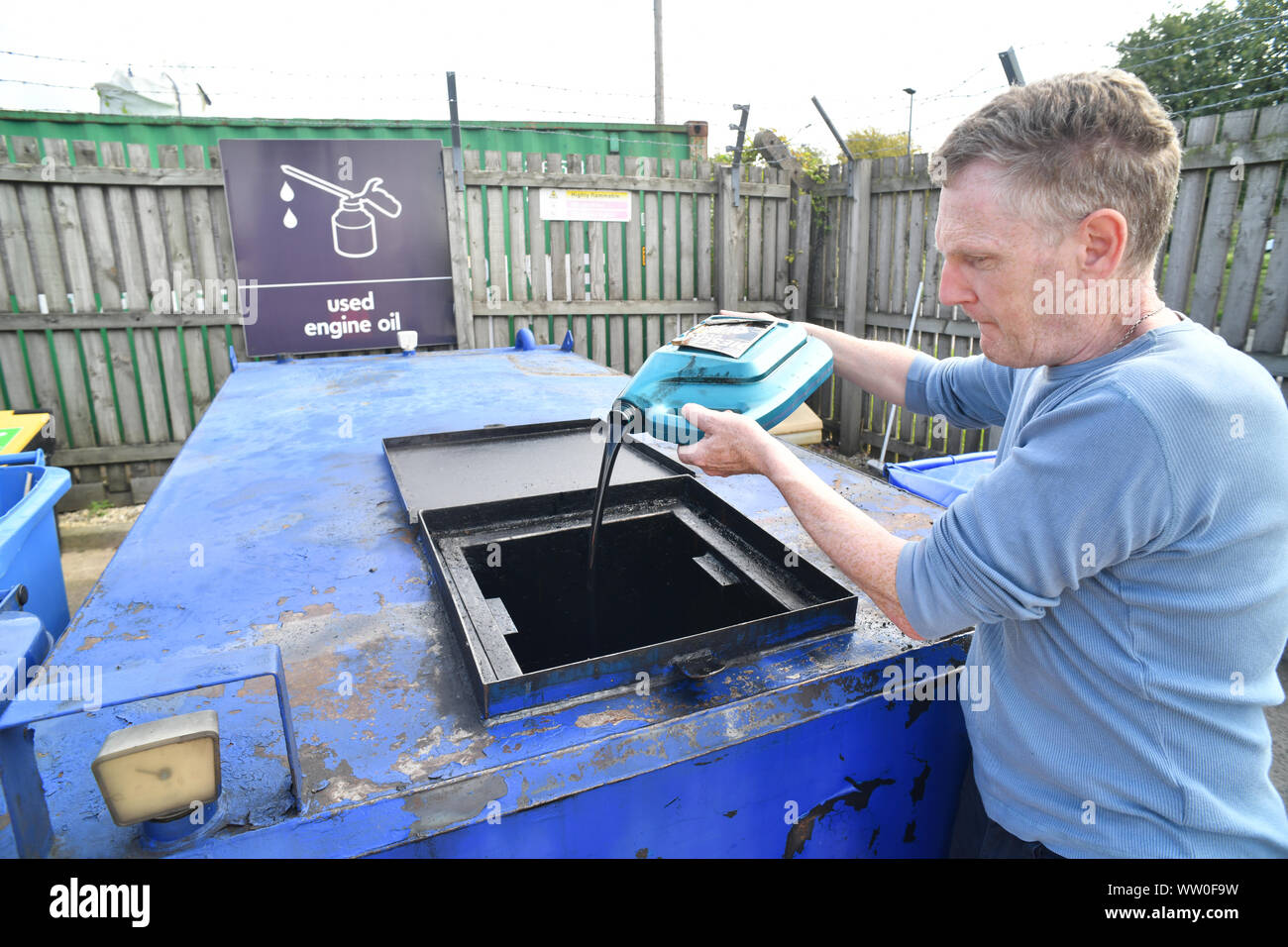 Man pouring oil into engine hi-res stock photography and images - Alamy