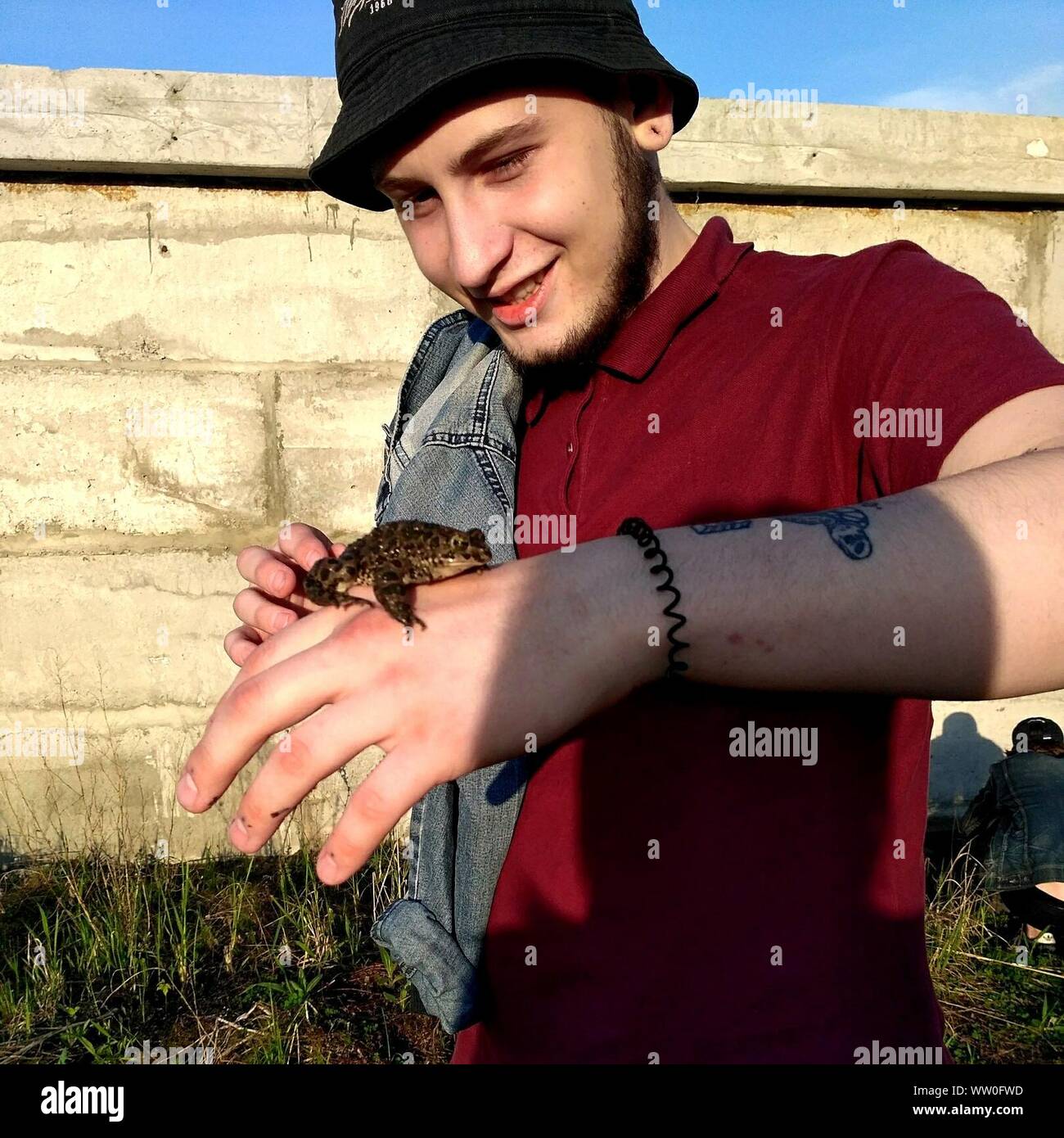 The frog and bucket hi-res stock photography and images - Alamy