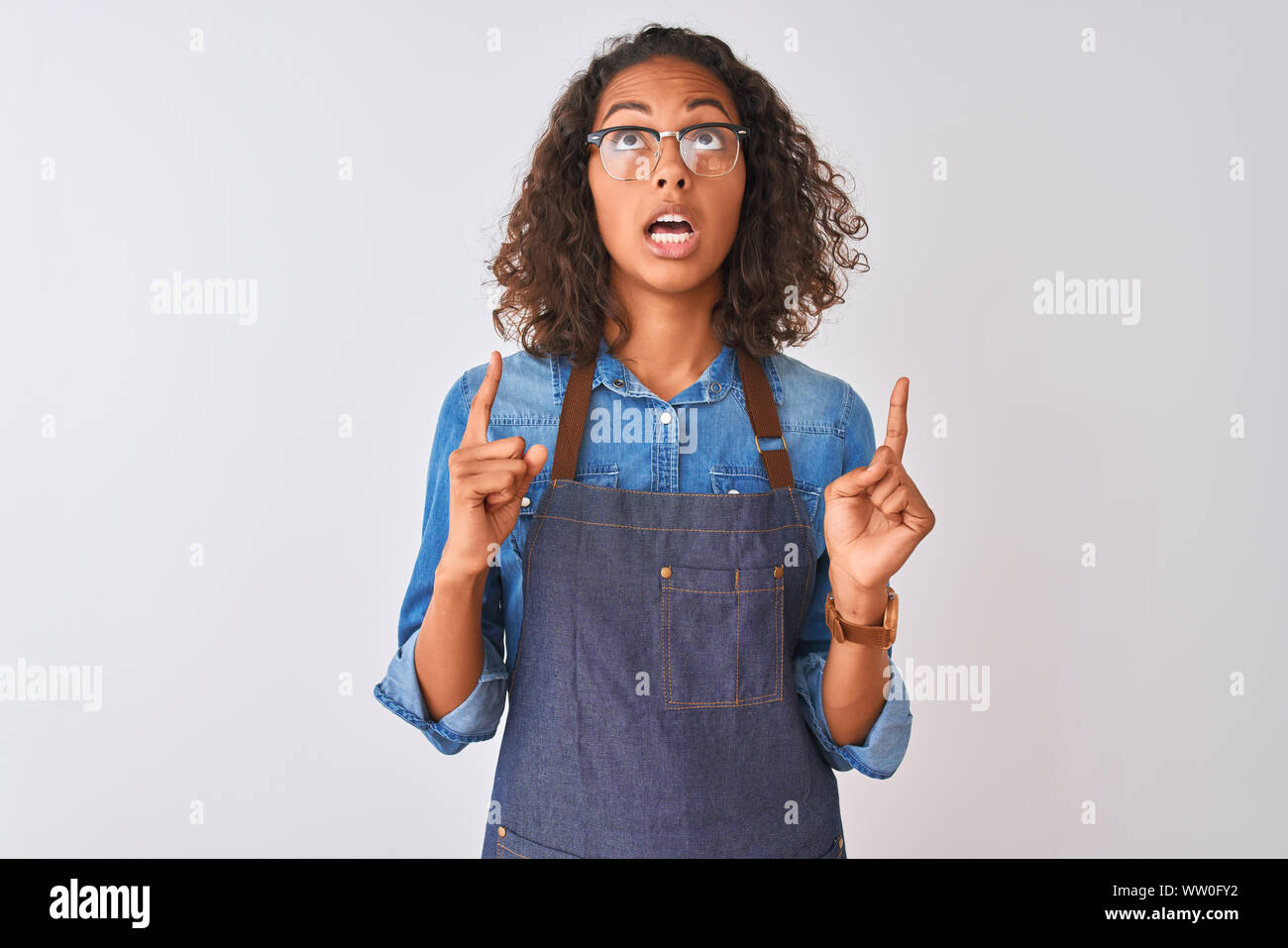 Young brazilian chef woman wearing apron and glasses over isolated ...
