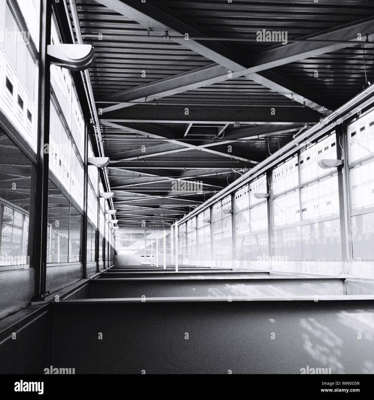 Modern structure hi-res stock photography and images - Alamy