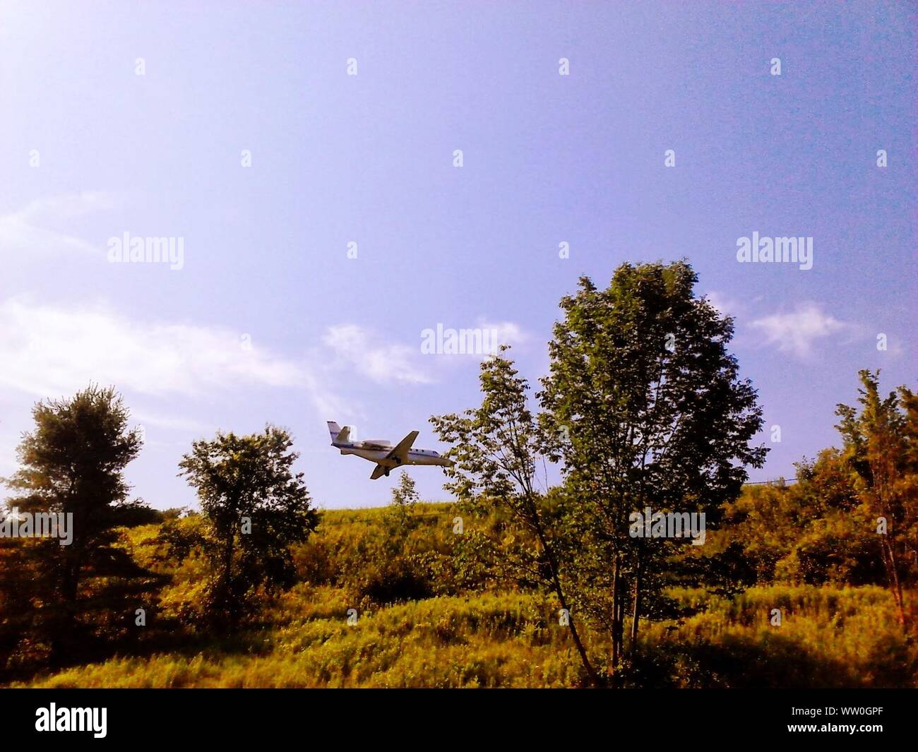 Over flying jet hi-res stock photography and images - Alamy