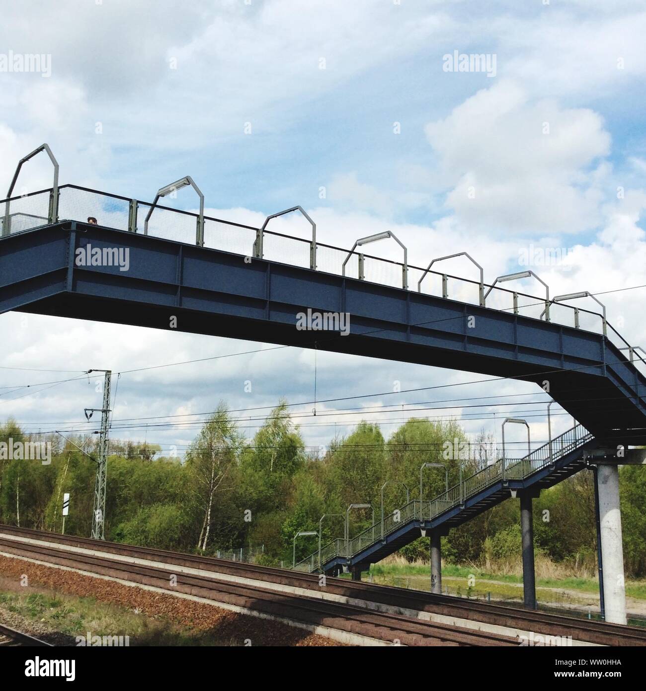 Bridge over railway hi-res stock photography and images - Alamy