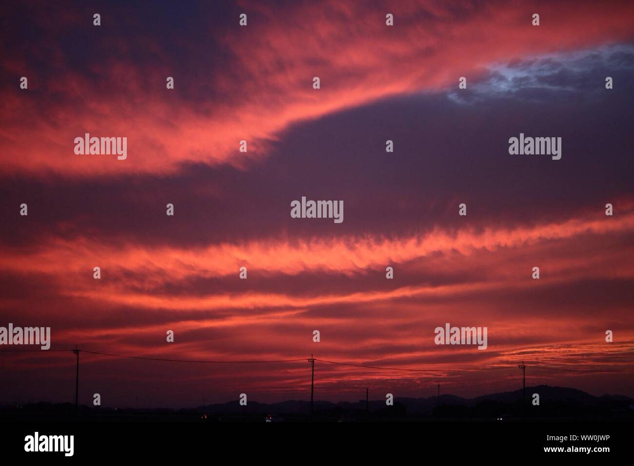 Red dramatic sky hi-res stock photography and images - Alamy