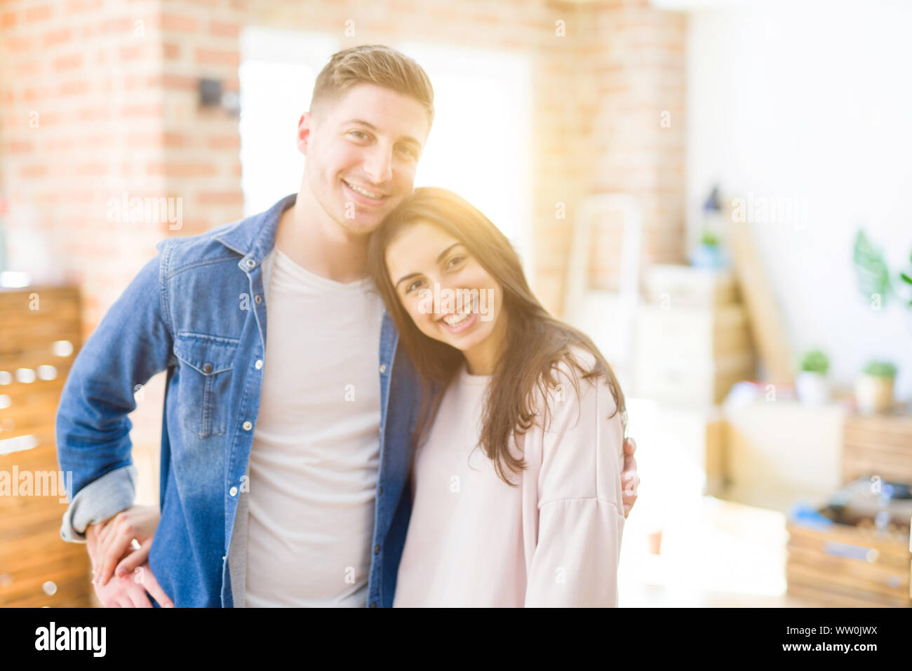 Beautiful young couple moving to a new home, standing on new aparment ...