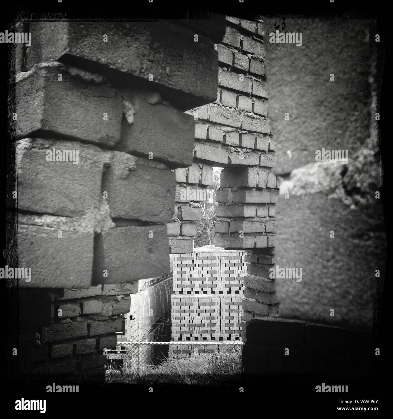 Unfinished brick hi-res stock photography and images - Alamy