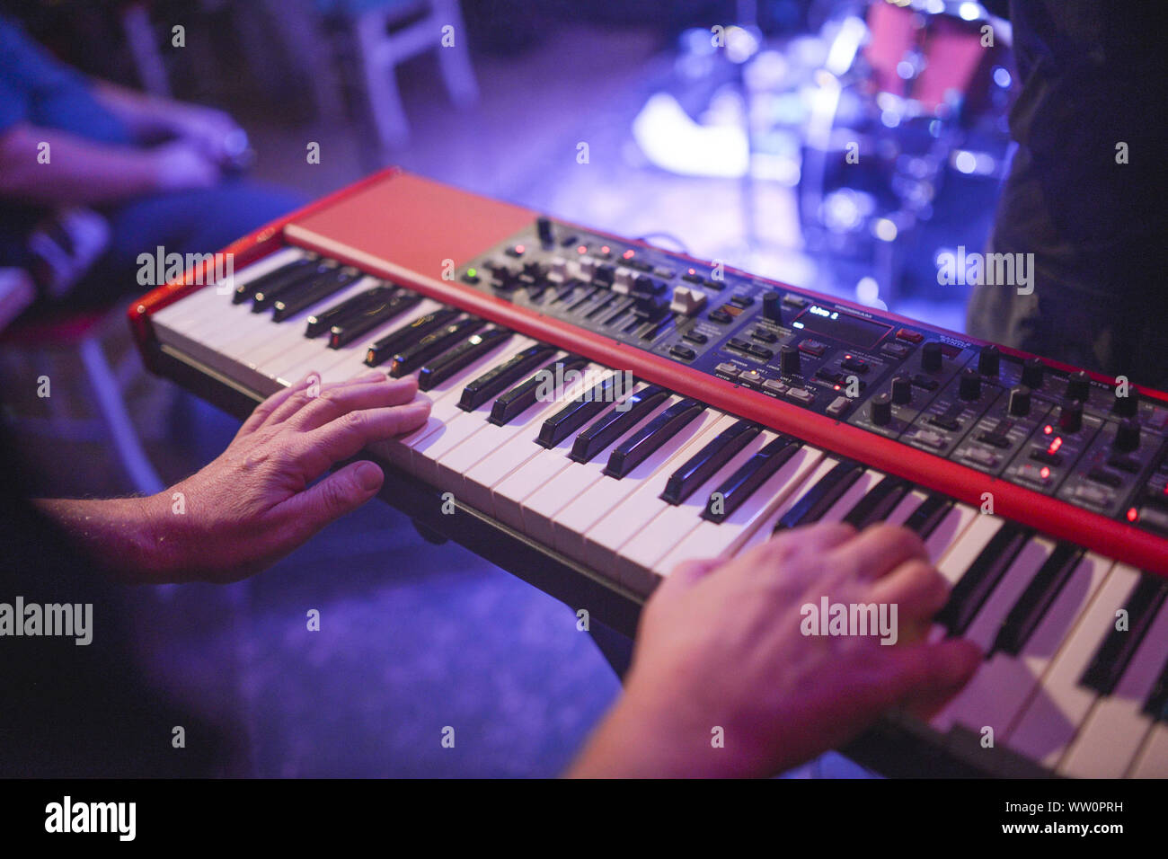 Piano man concert hi-res stock photography and images - Alamy