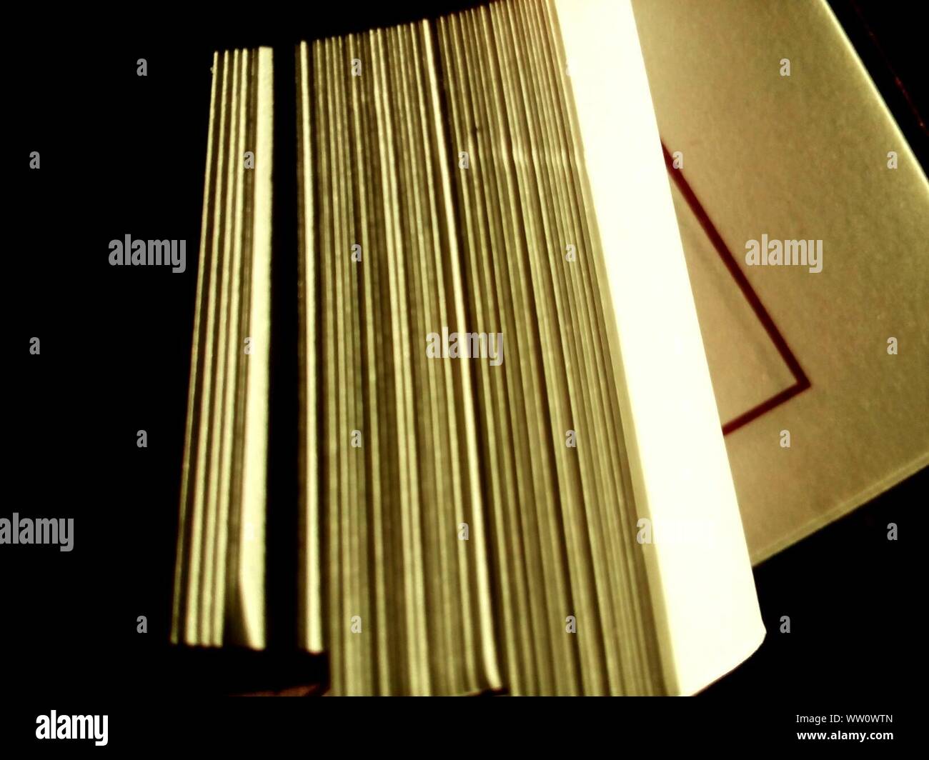 Broadsheet papers hi-res stock photography and images - Alamy