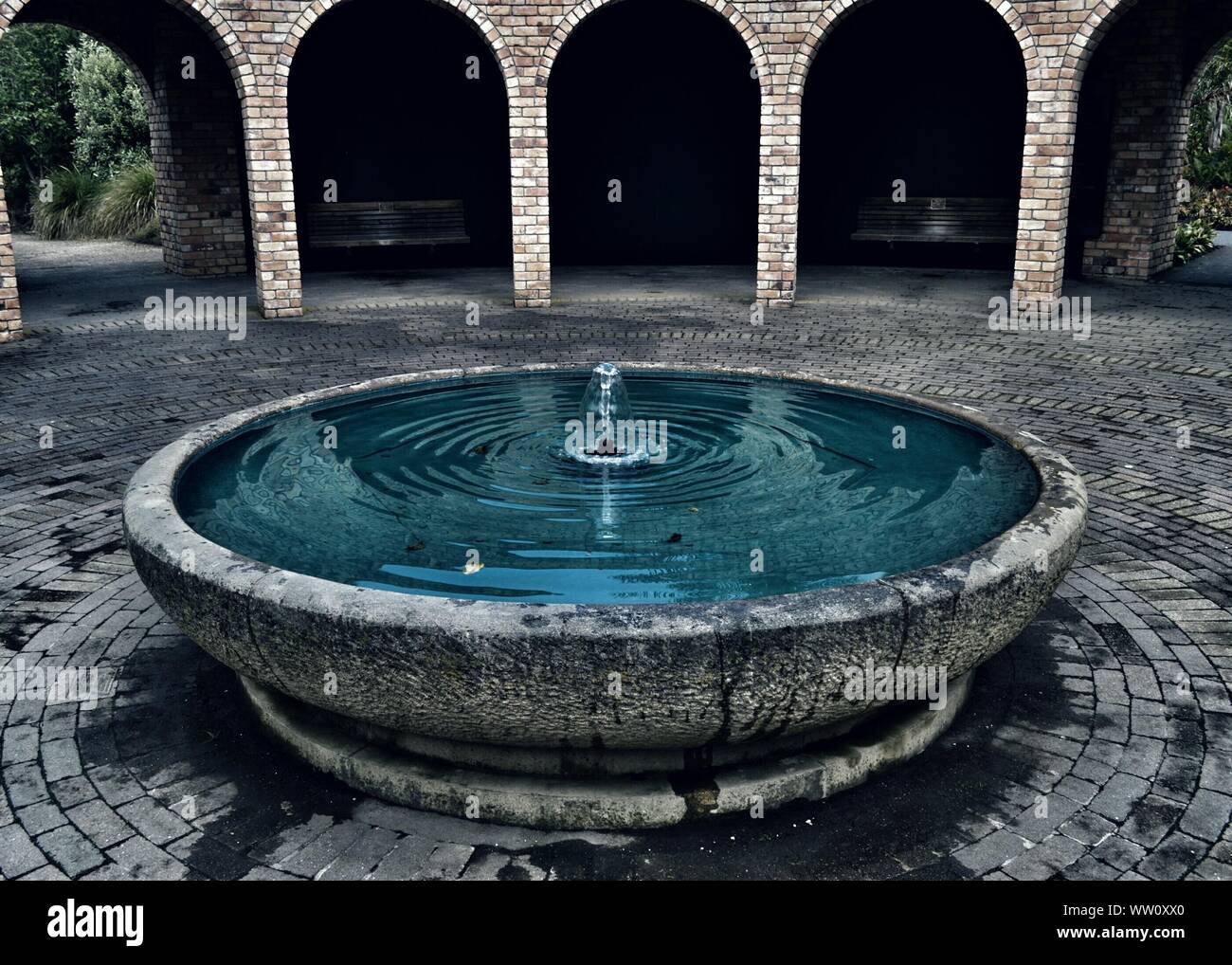 Drop arch hi-res stock photography and images - Alamy