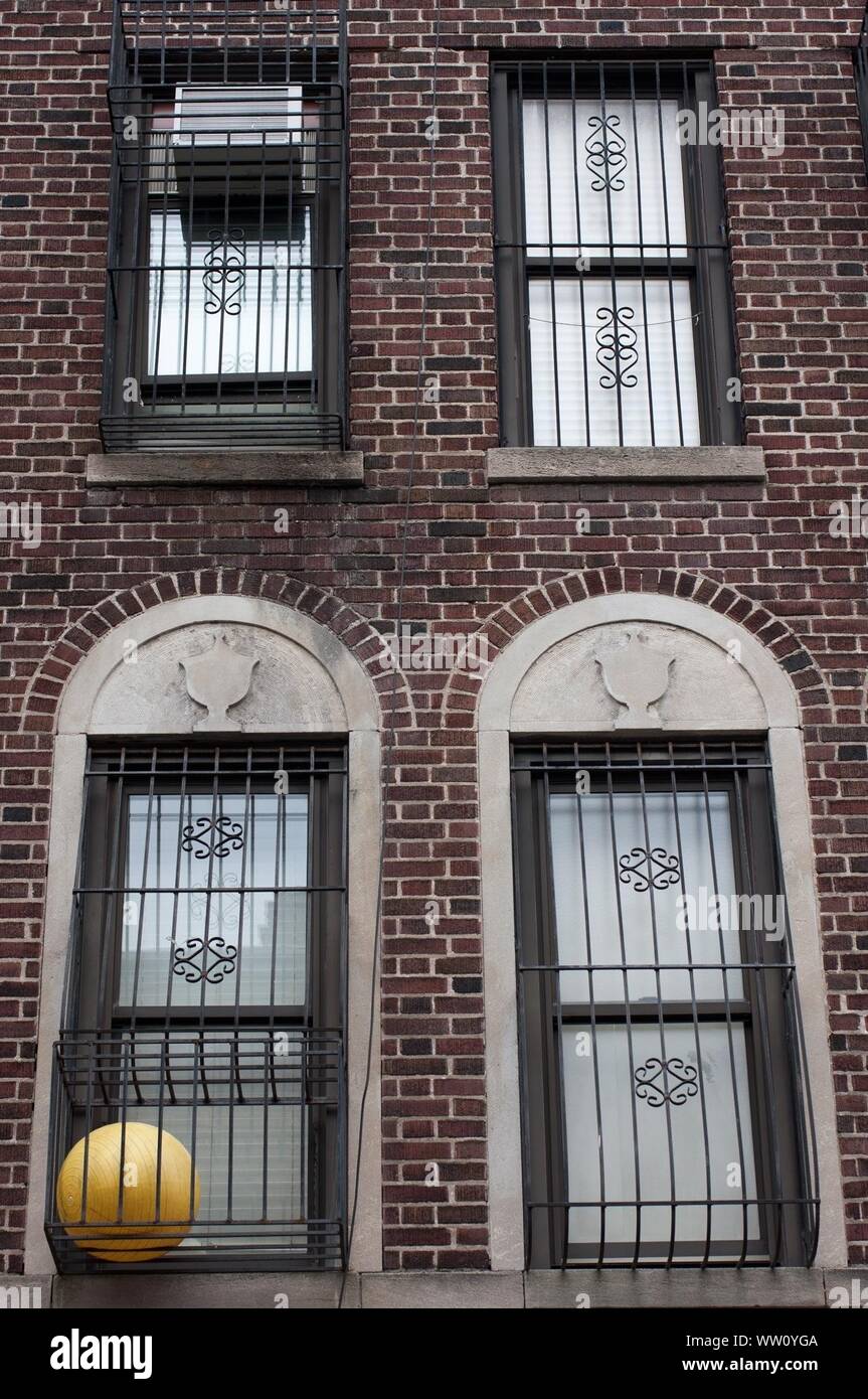 Brick building windows hi-res stock photography and images - Alamy