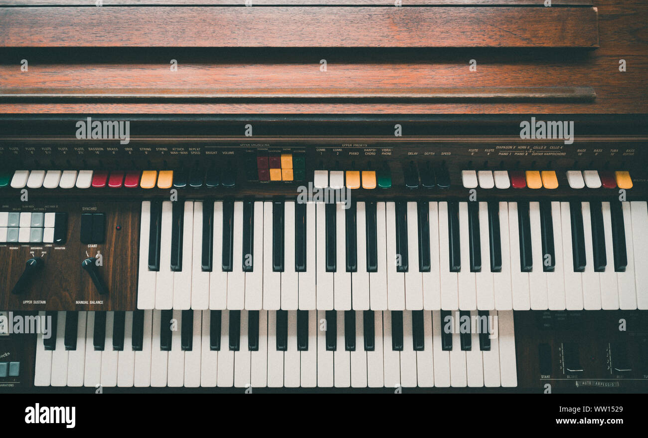 Classic piano hi-res stock photography and images - Alamy