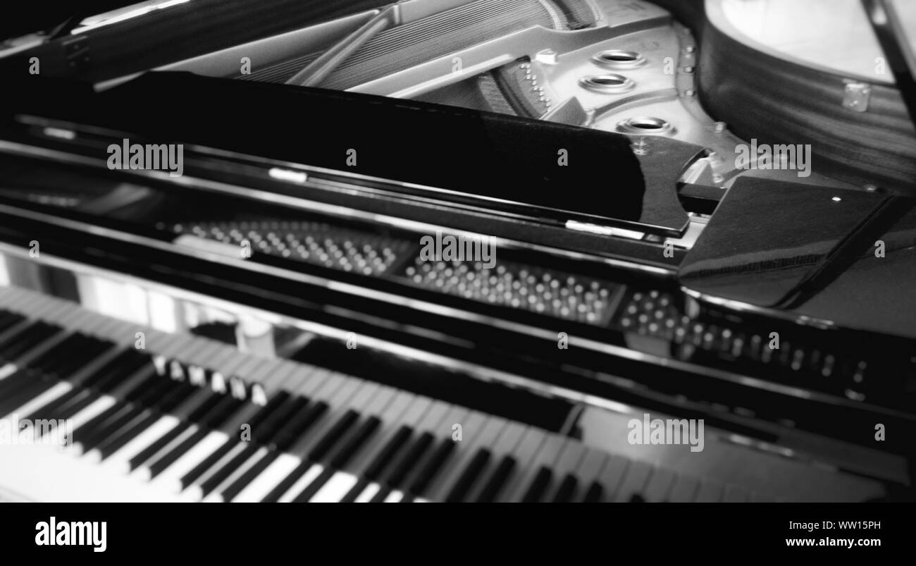 High angle view grand piano hi-res stock photography and images - Alamy