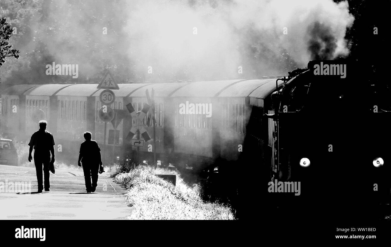 Steam train and station platform hi-res stock photography and images ...