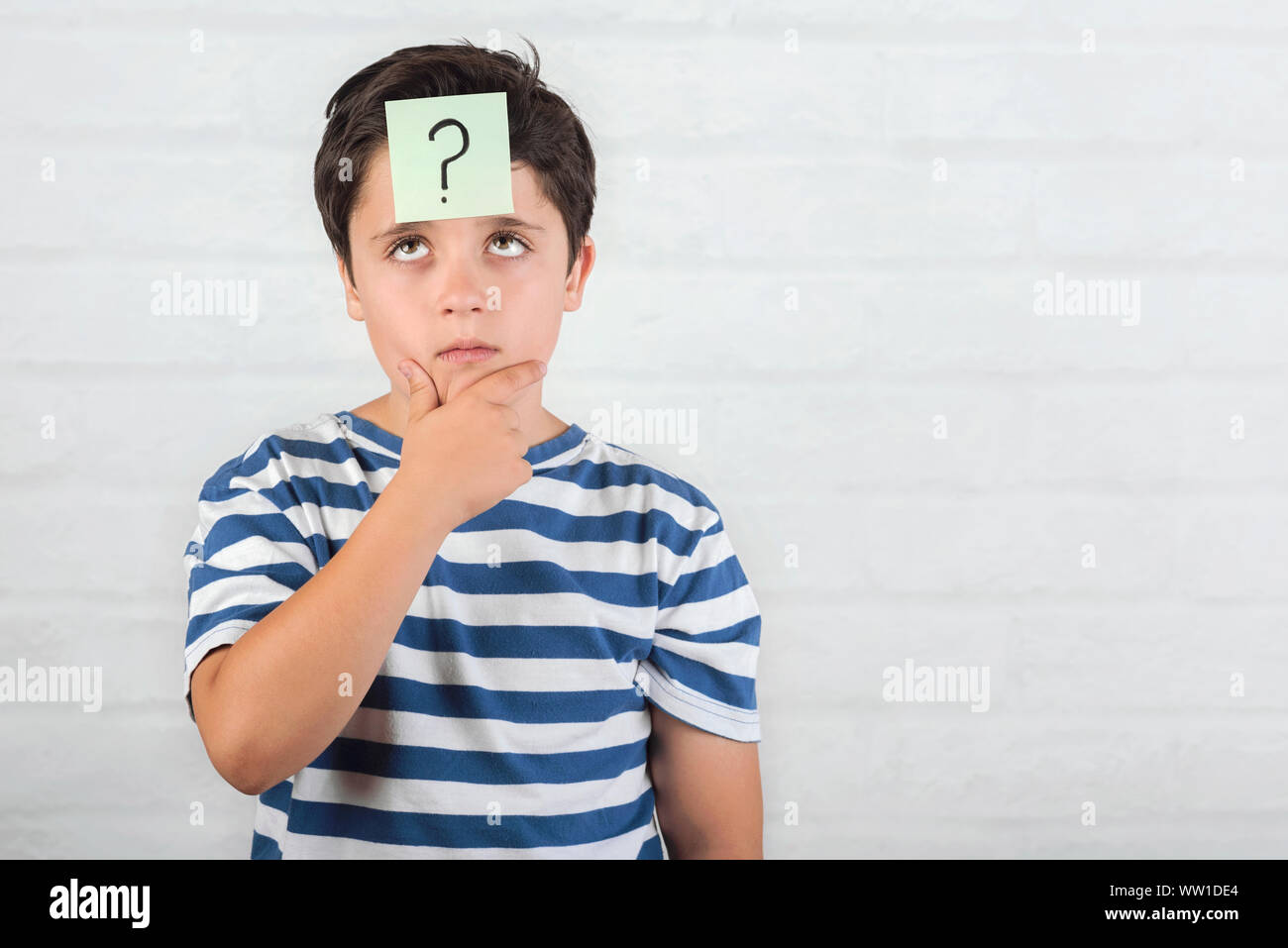 Child thinking with question mark in memo post on his forehead over ...