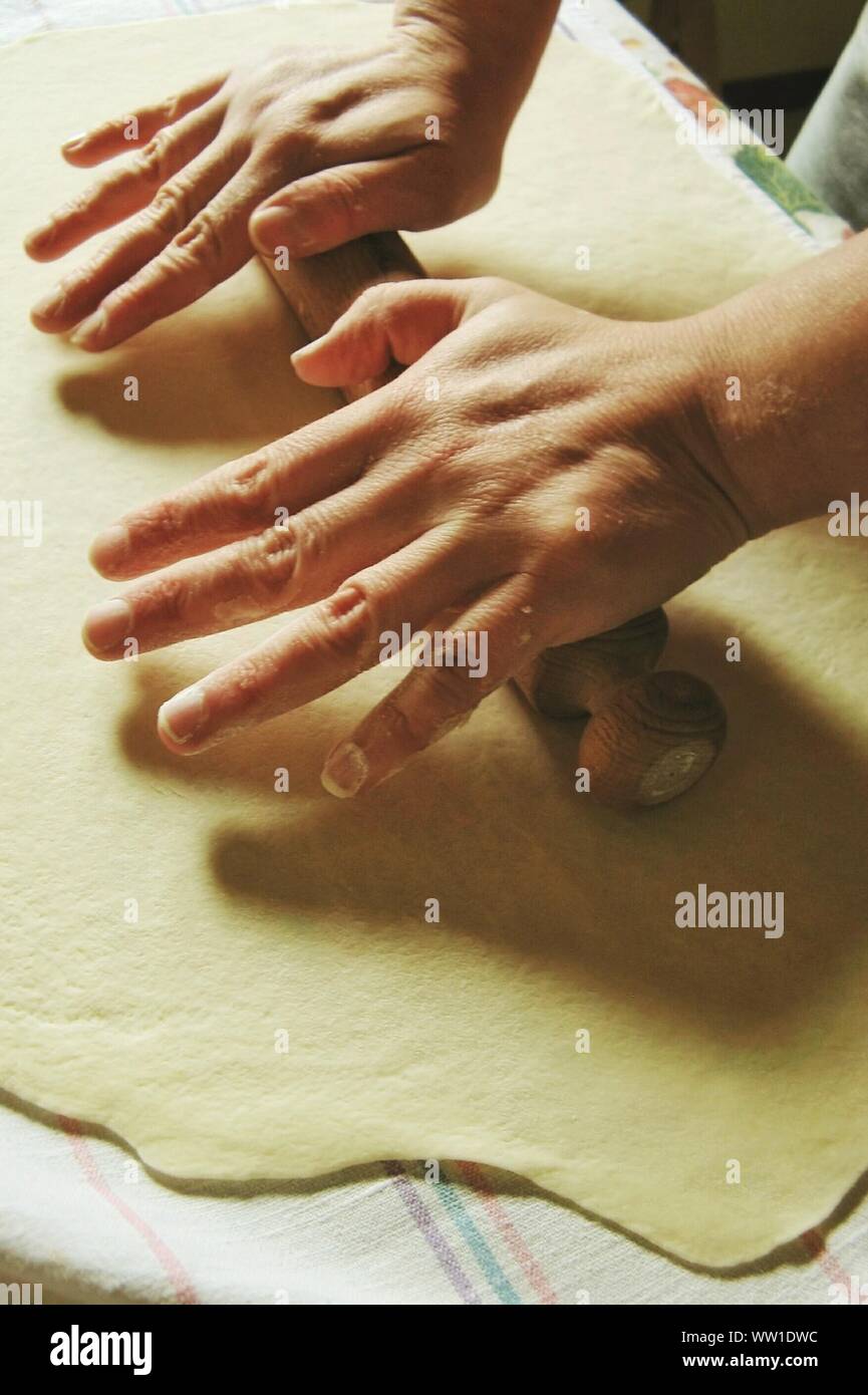 Rolling pasta dough hi-res stock photography and images - Alamy