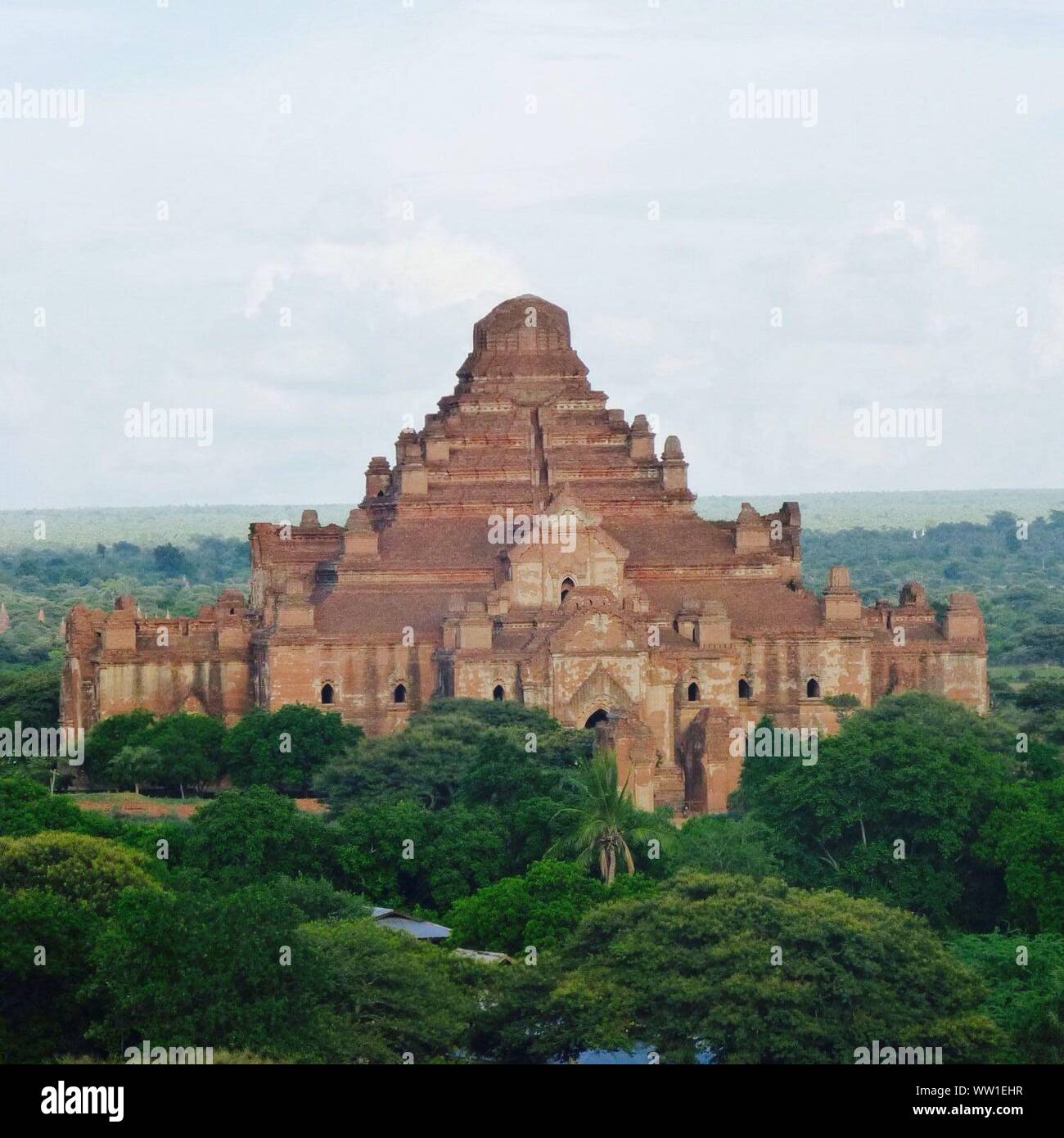 Dhammayangyi temple hi-res stock photography and images - Alamy