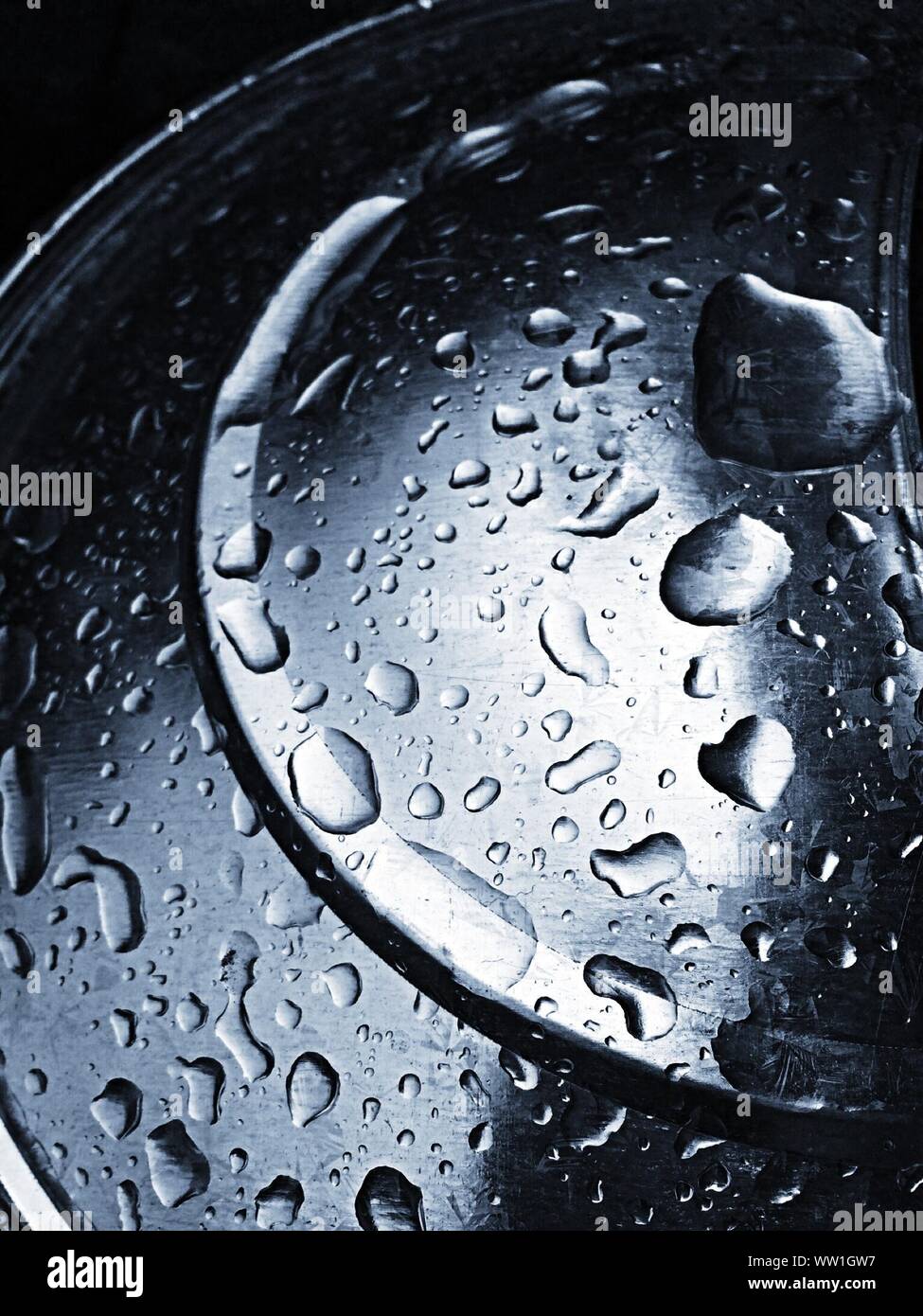 Wet metal hi-res stock photography and images - Alamy