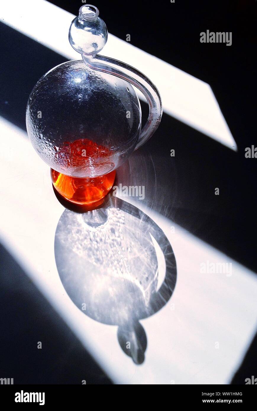 Light and shadow sphere hi-res stock photography and images - Alamy