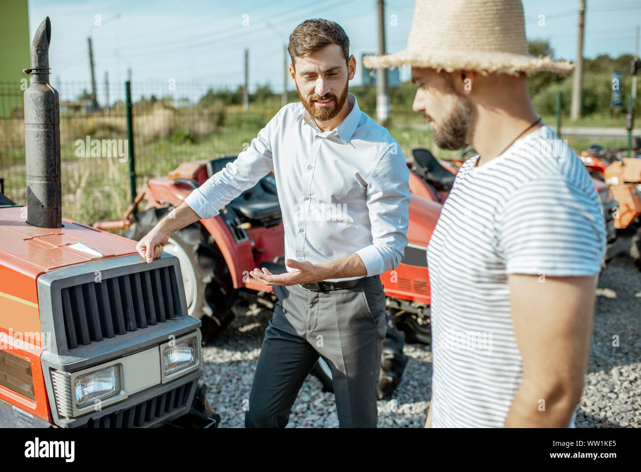 Tractors showing hi-res stock photography and images - Alamy