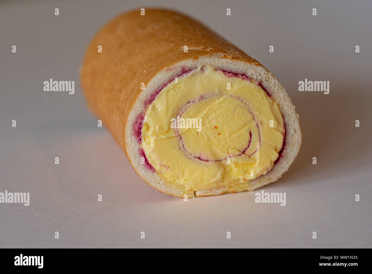 Roll cake hi-res stock photography and images - Alamy
