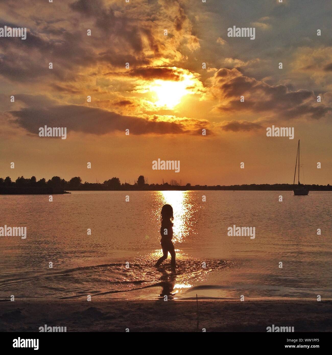 Full ankle deep in water hi-res stock photography and images - Alamy