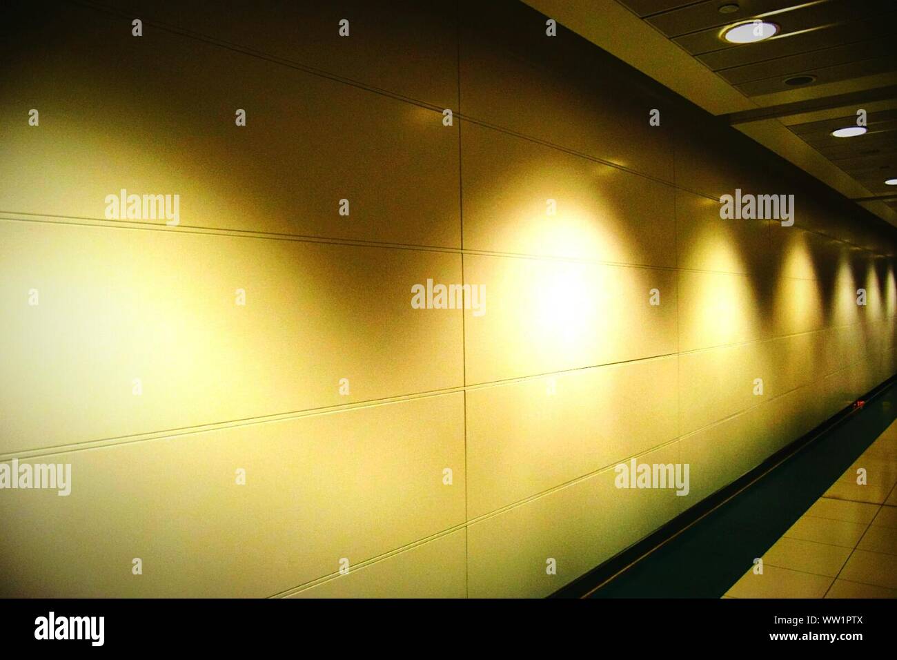 Reflecting ceiling hi-res stock photography and images - Alamy
