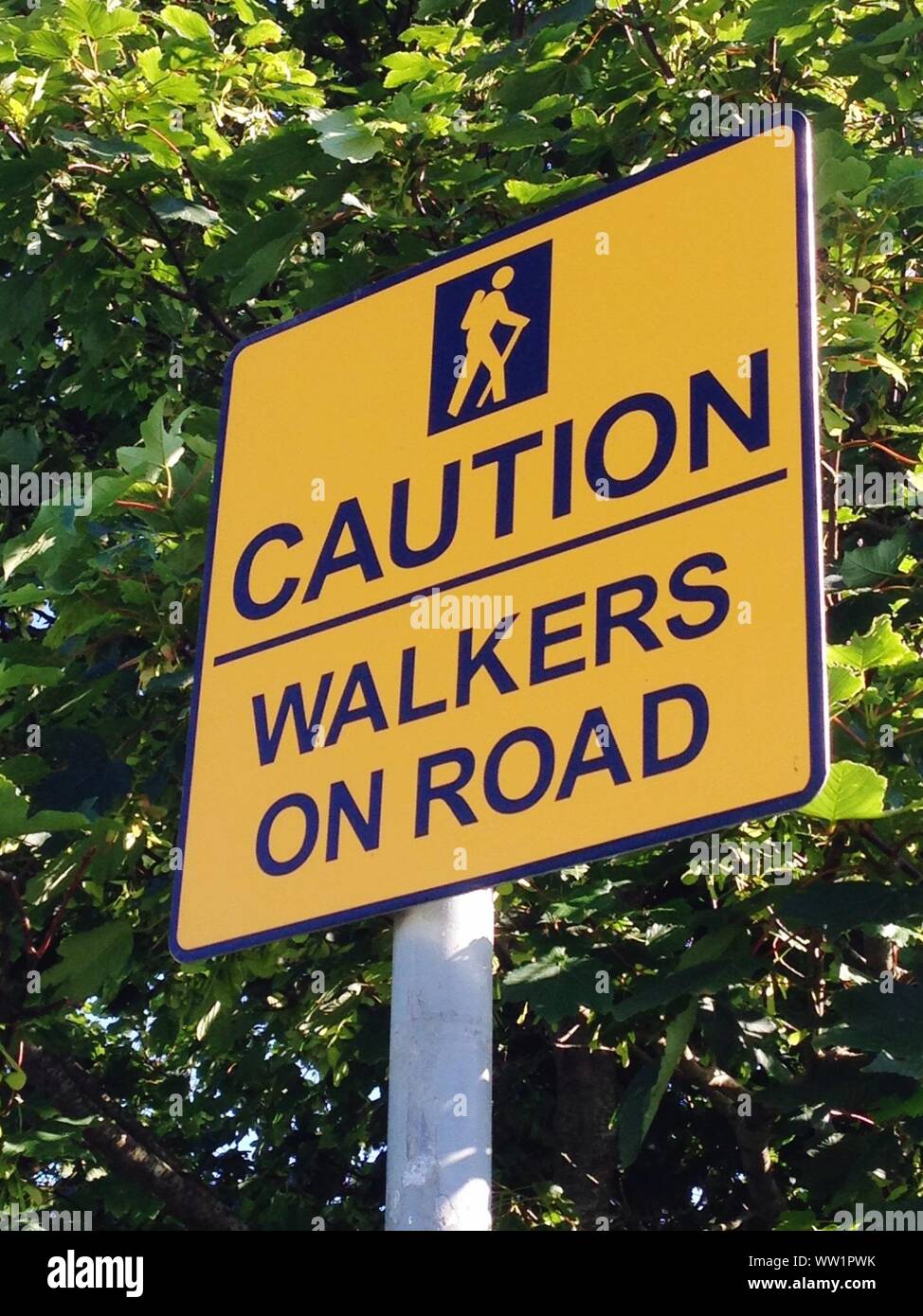 Yellow warning sign hi-res stock photography and images - Alamy