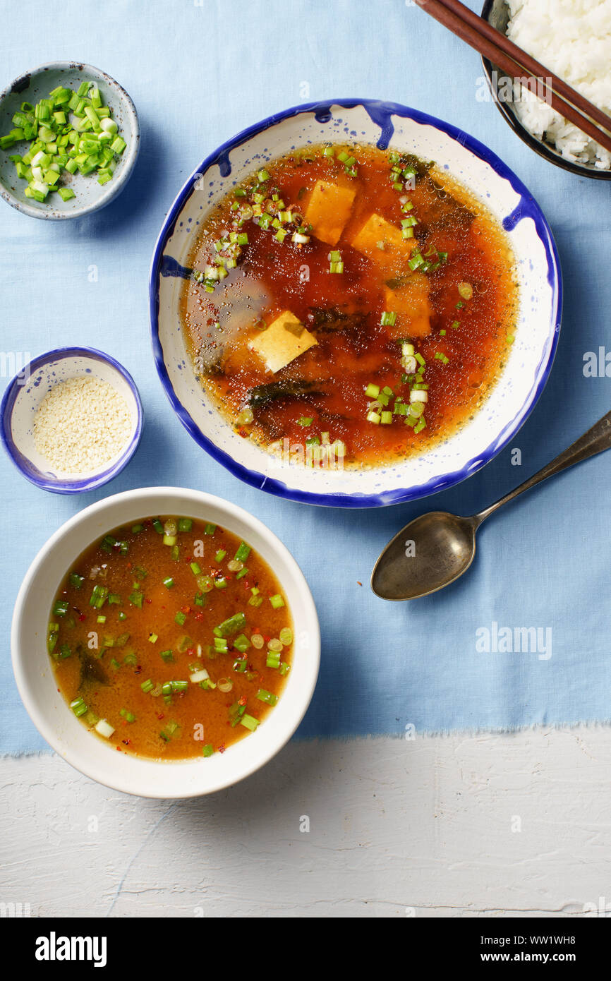 Japanese miso soup with tofu, wakame seaweed, spring onions and pepper flakes Stock Photo - Alamy