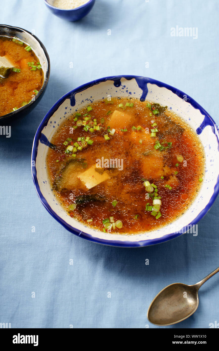 Japanese miso soup with tofu, wakame seaweed, spring onions and pepper flakes Stock Photo - Alamy
