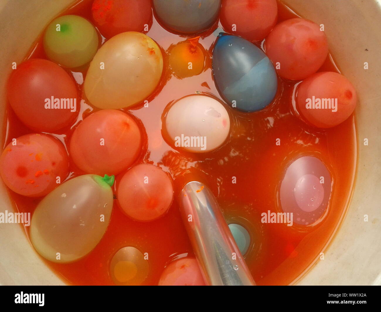 Water balloon balloons hi-res stock photography and images - Alamy