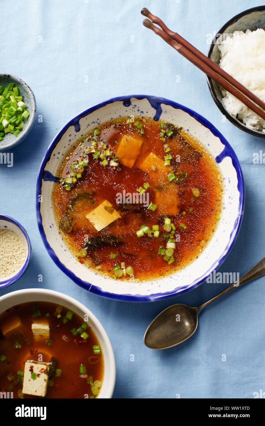 Japanese miso soup with tofu, wakame seaweed, spring onions and pepper flakes Stock Photo - Alamy
